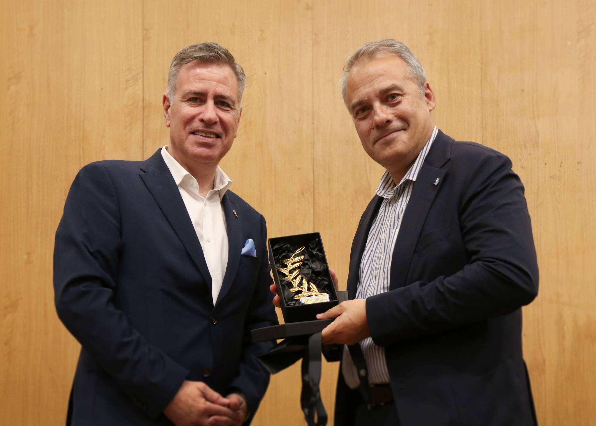 «Το λογισμικό της ανθρώπινης κοινωνίας είναι ο ανθρωπισμός, οι ...